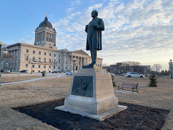 Historic Sites of Manitoba: Jon Sigurdsson Statue (450 Broadway, Winnipeg)